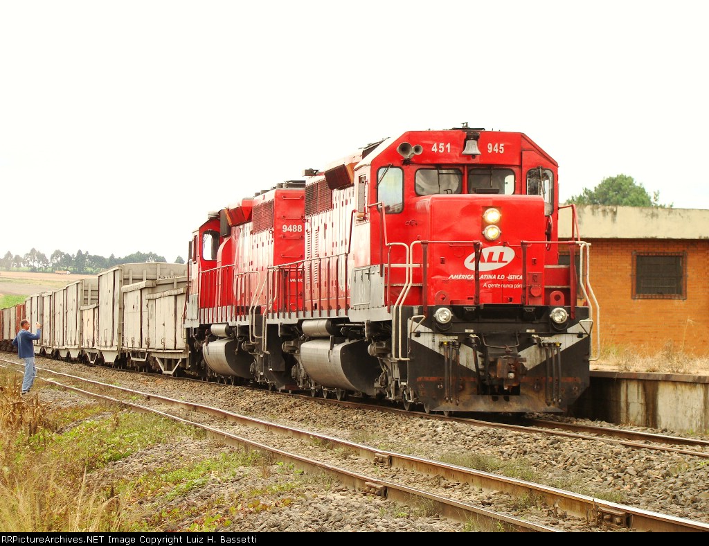 EMD GM SD40-2 / ORIGINAL NUMBER: 9451